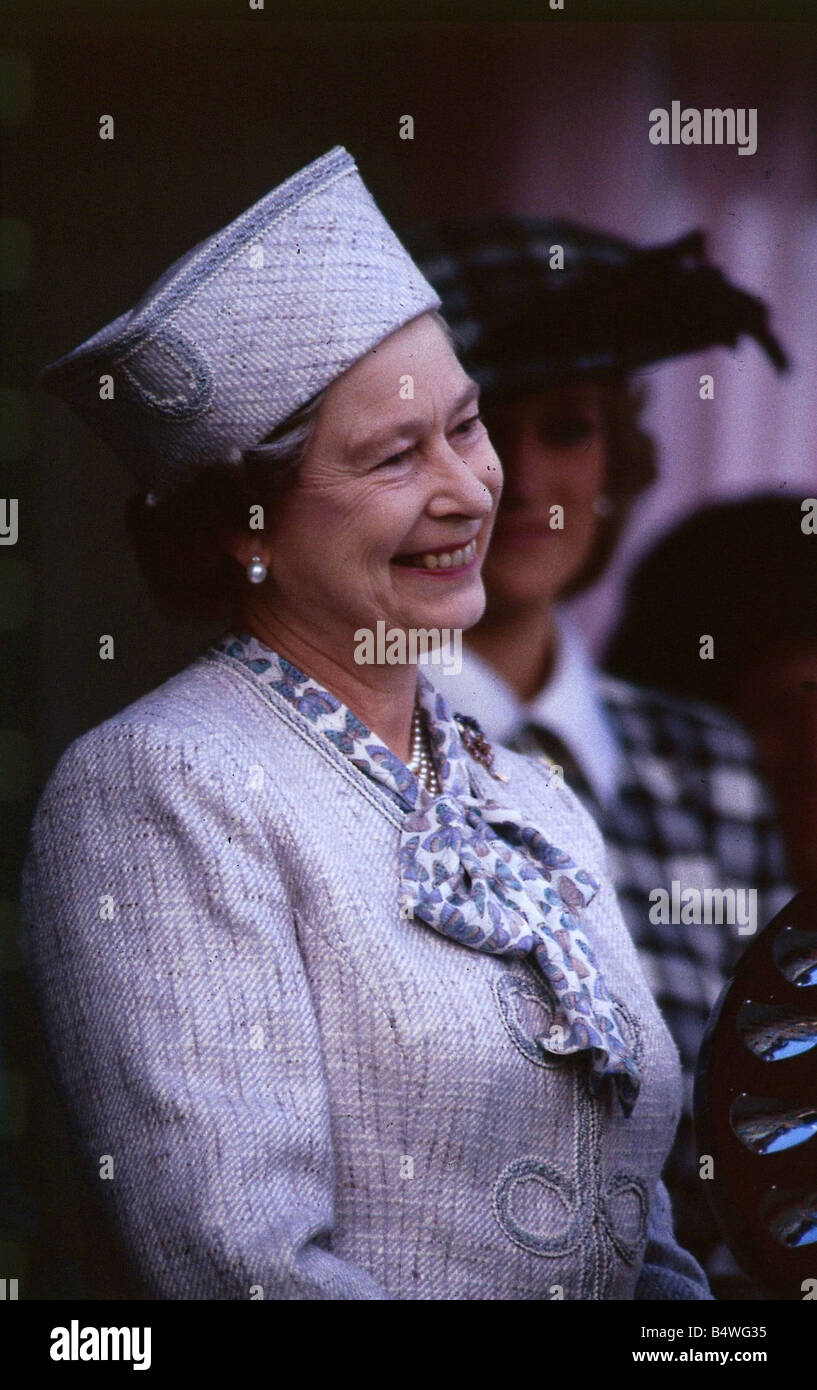 Queen Elizabeth II September 1989 at Braemar Highland games hat pearl ...