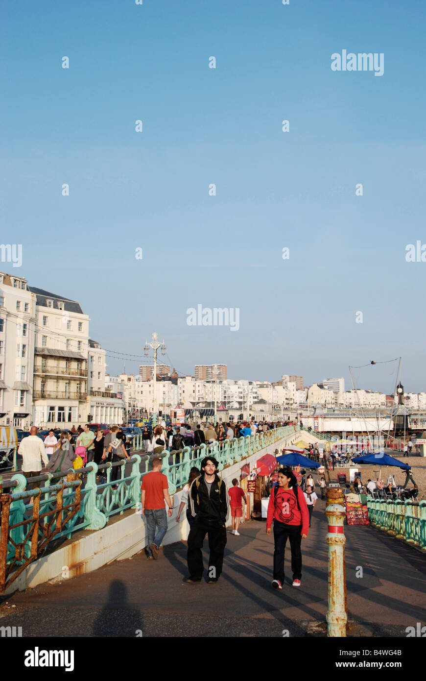 Two young tourists on Brighton seafront East Sussex England Stock Photo ...