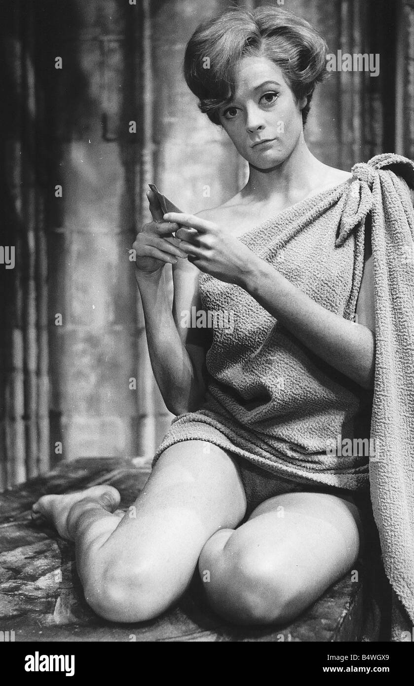 Maggie Smith Actress Cloth wrapped around her FEY003 LFEY003 Stock ... Maggie Smith Actress Cloth wrapped around her FEY003 LFEY003 Stock ...