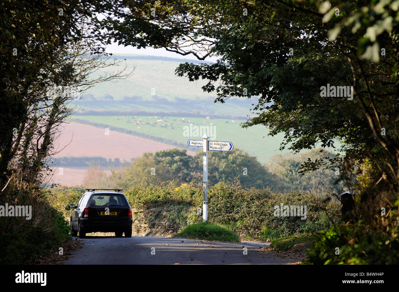 English road signpost hi-res stock photography and images - Alamy