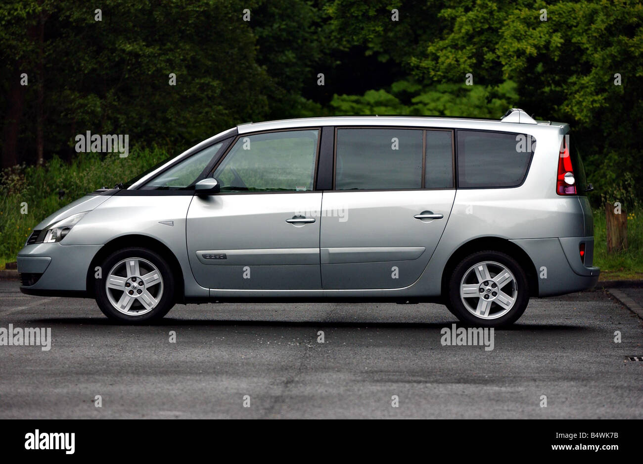 Renault Espace car June 2003 silver car HK52 VSP Stock Photo - Alamy