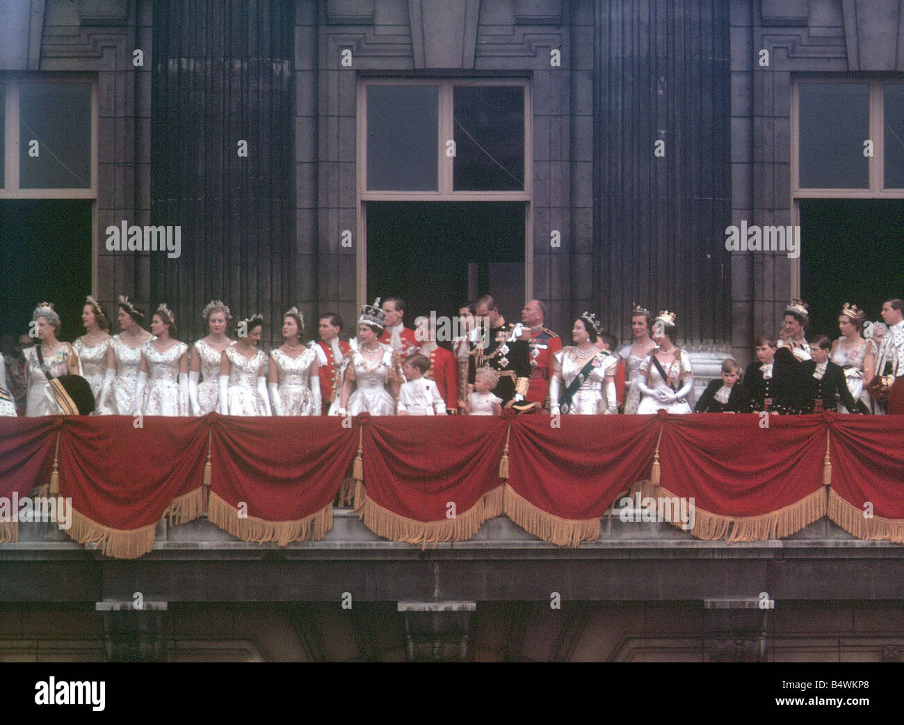 Queen Elizabeth II 1953 Coronation Balcony scene The Queen and Prince ...