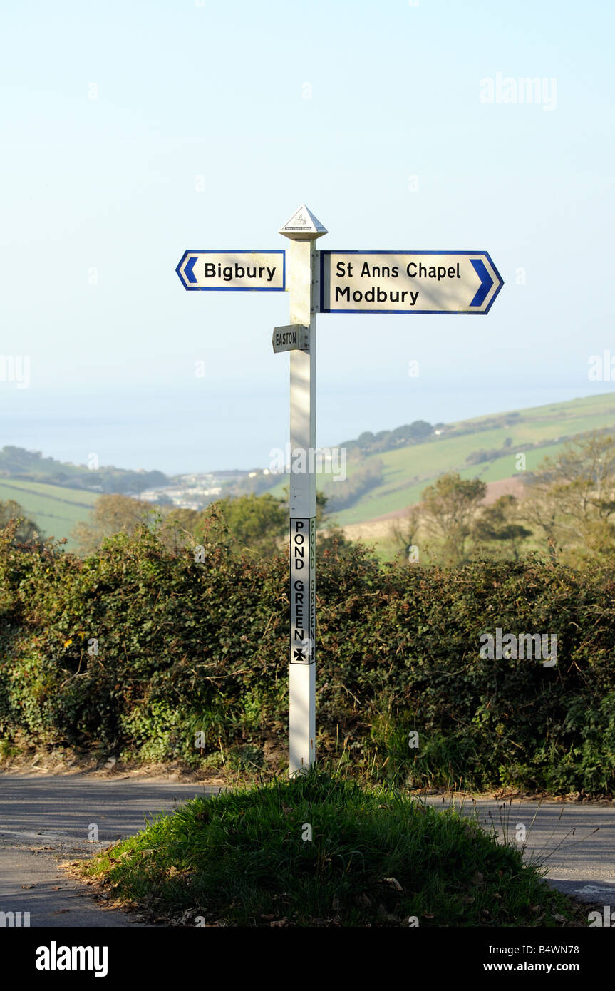 Road sign direction uk hi-res stock photography and images - Alamy