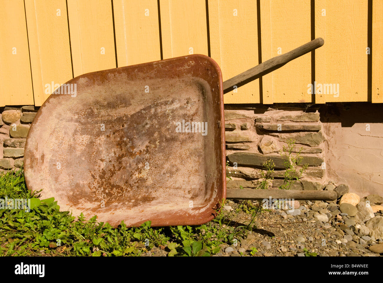 Old Rusty Wheelbarrow Stock Photo - Alamy