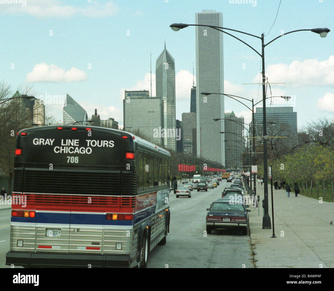 Chicago USA November 1999 Gray Line Tours bus in traffic Stock Photo ...