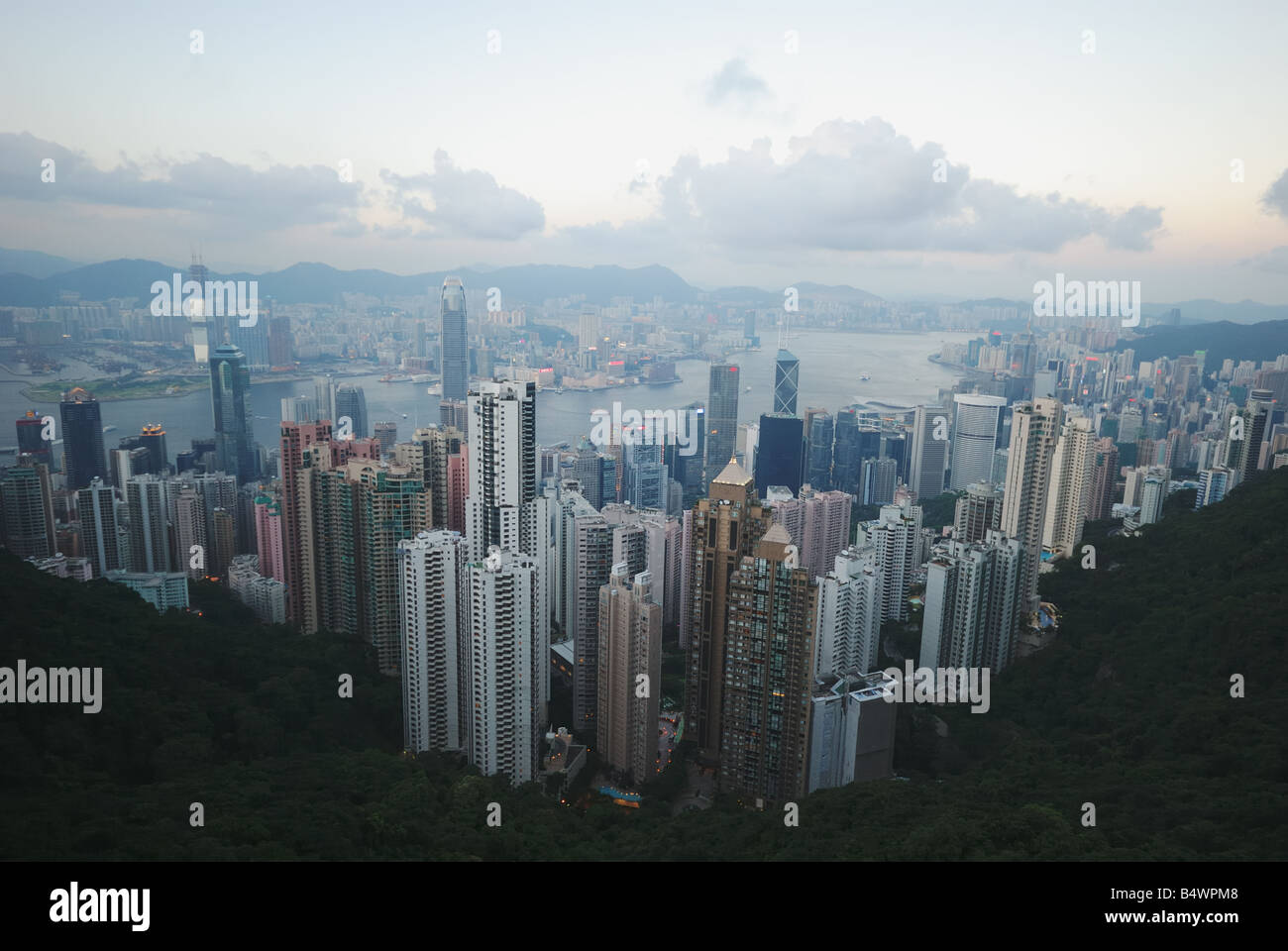 pretty standard wide angle picture of hong kong as seen from the peak 2008 Stock Photo - Alamy