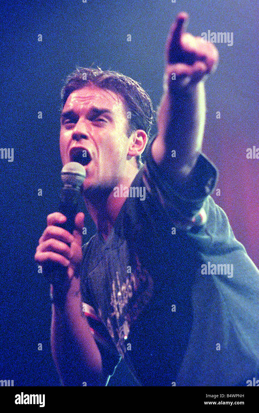 Robbie Williams on stage at the SECC in concert October 2000 Stock ...
