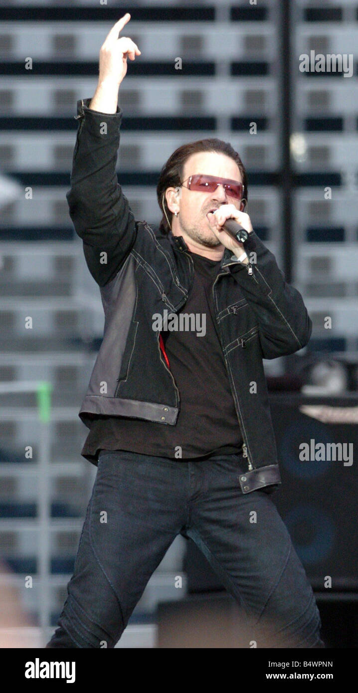 Bono u2 2005 concert hi-res stock photography and images - Alamy