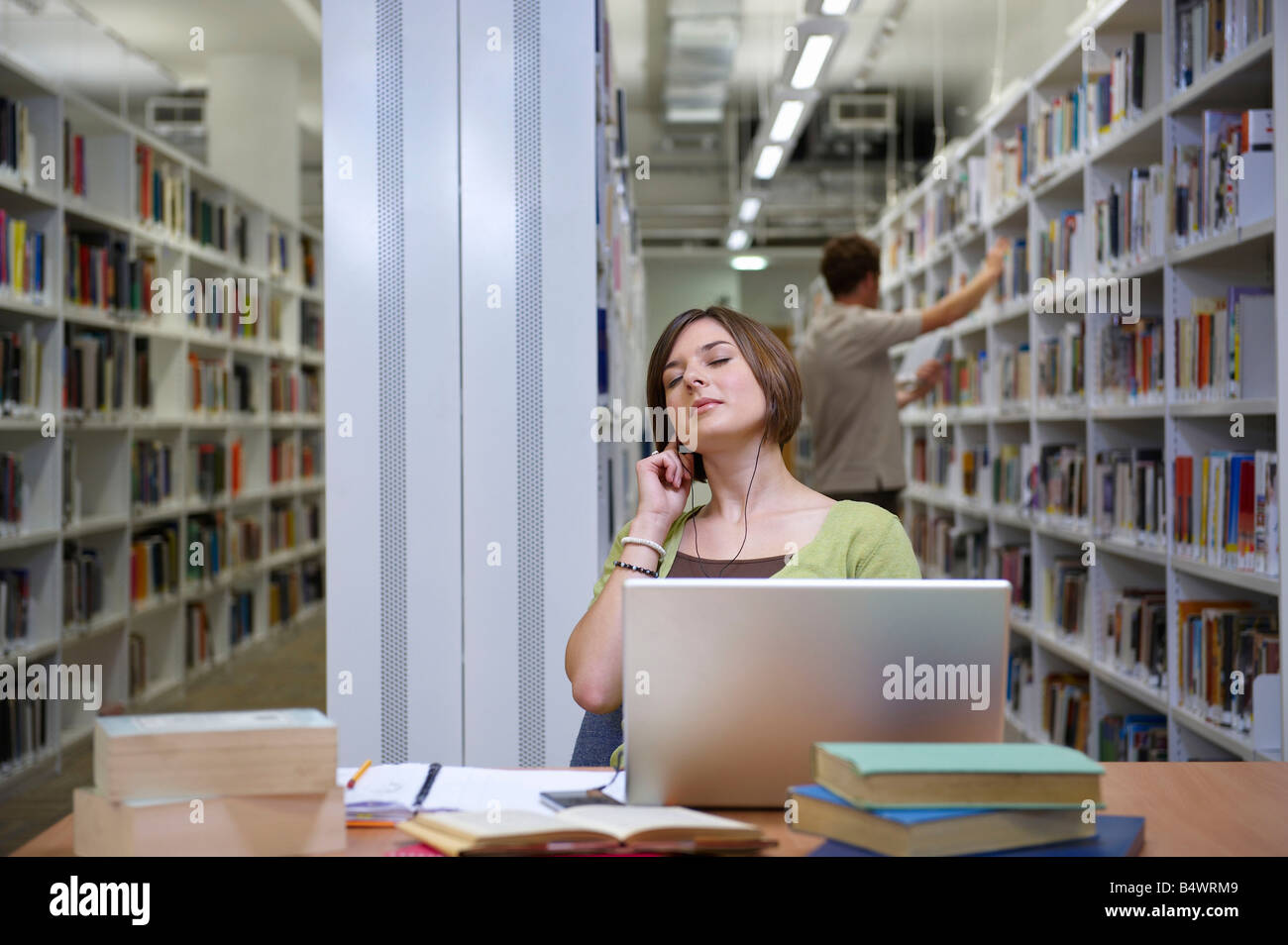 Online researching student library hi-res stock photography and images ...