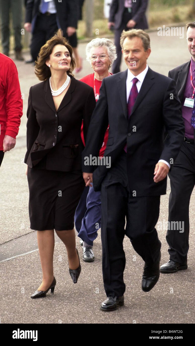 Prime minister tony blair wife cherie hi-res stock photography and ...