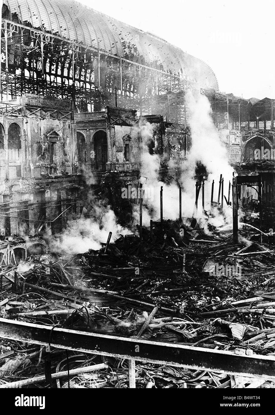 Fires fire Black and White Stock Photos & Images - Alamy