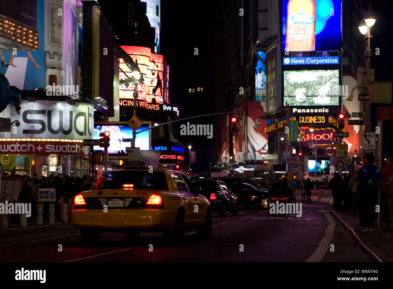 Big tv screens manhattan new hi-res stock photography and images - Alamy