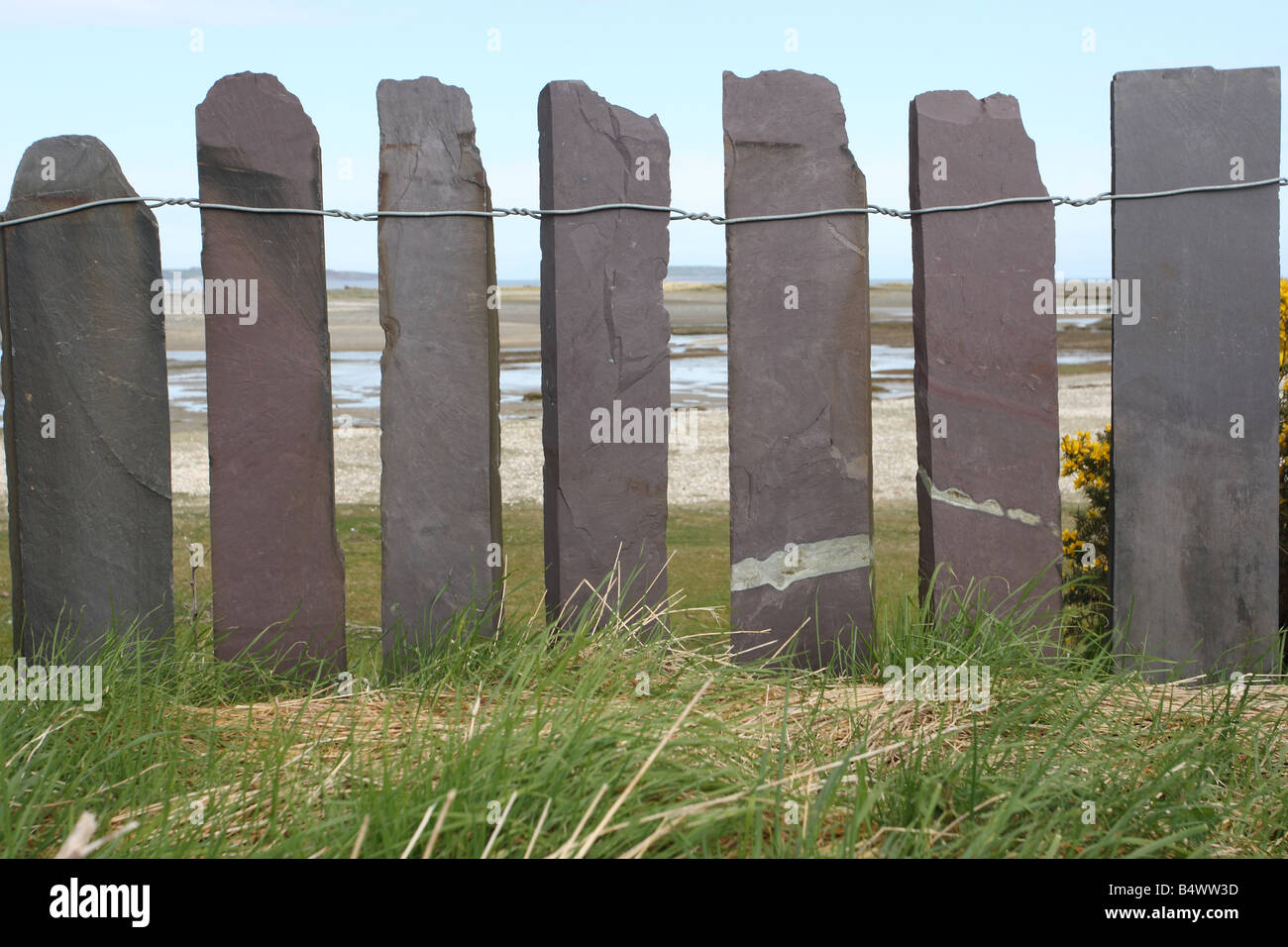 FENCING USING NATURAL MATERIALS SLATE IN NORTH WALES Stock Photo - Alamy