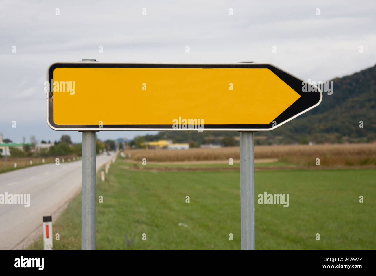 Blank yellow and black direction signs Stock Photo - Alamy