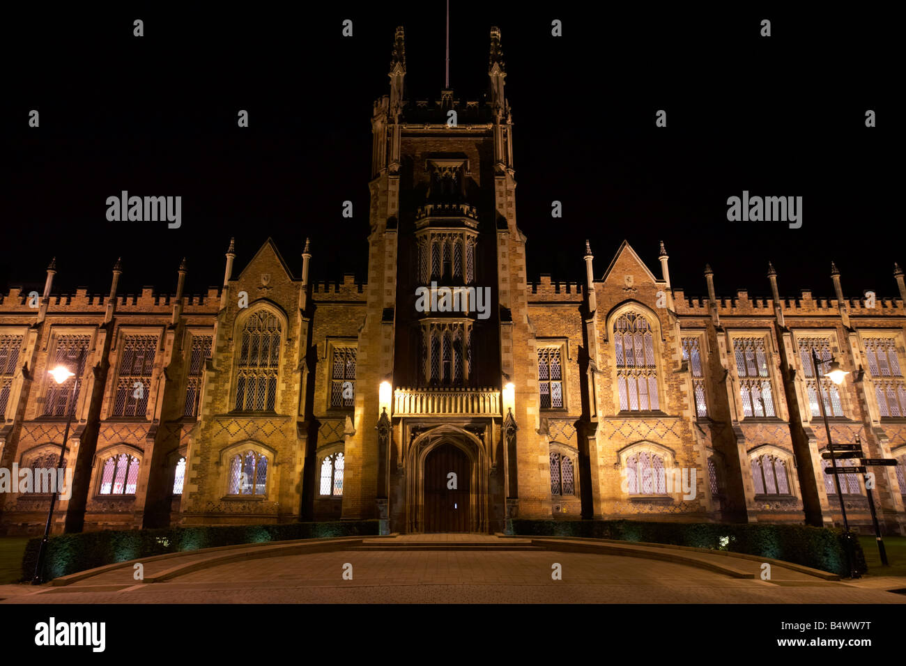 Queens University of Belfast Lanyon building lit up at night Belfast ...