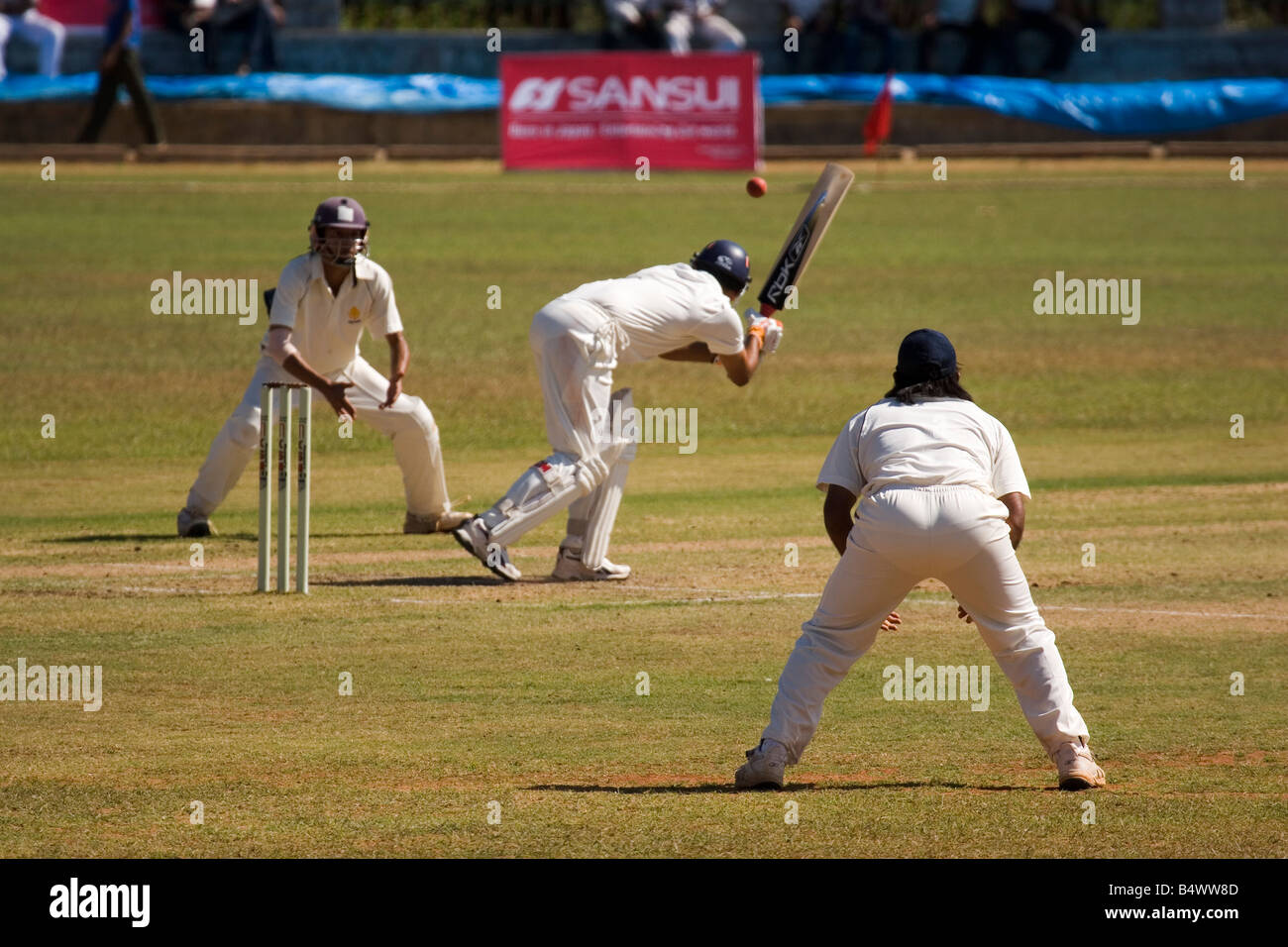 Fielder ball catch hi-res stock photography and images - Alamy