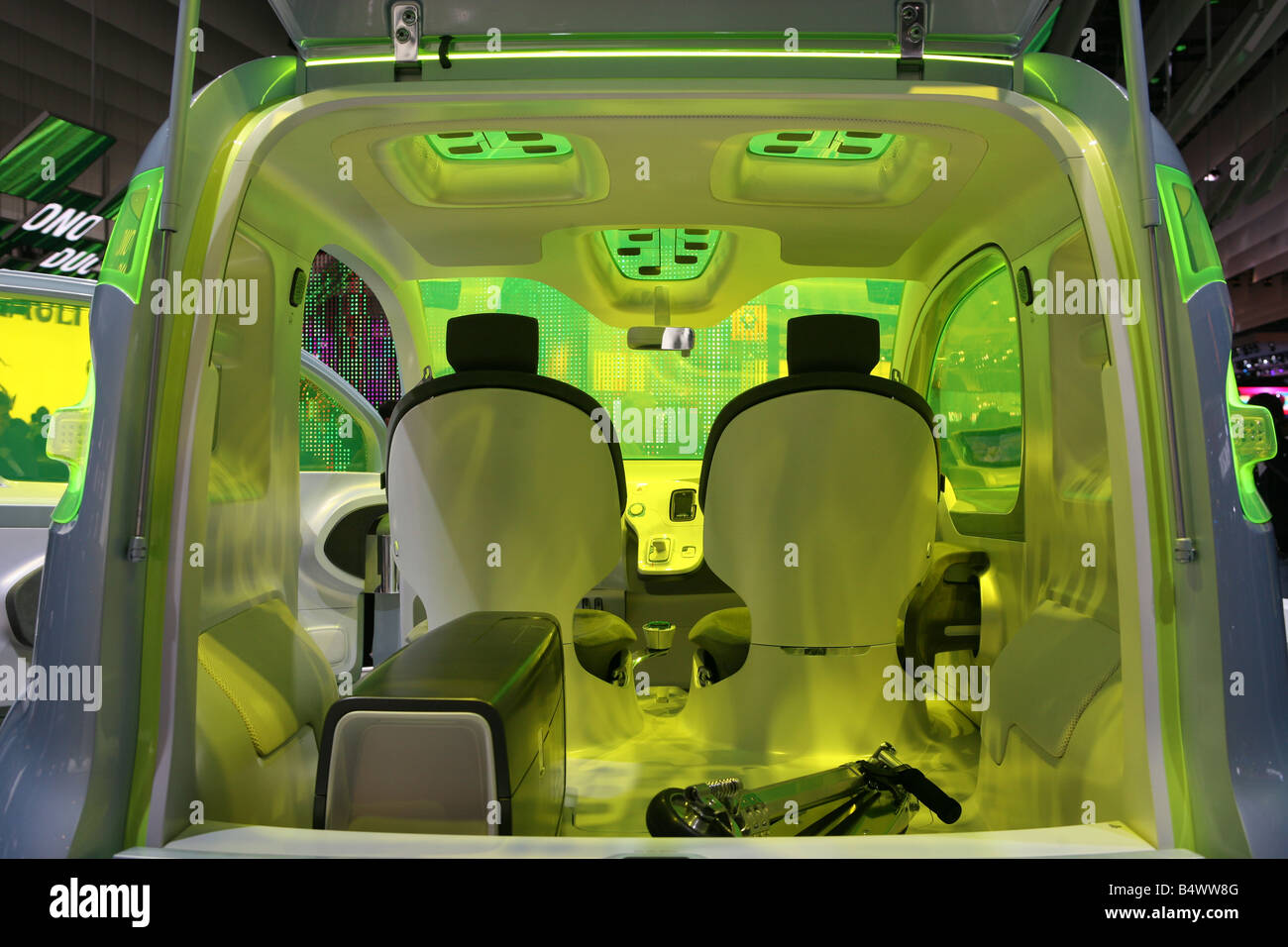 Renault Zero emmission concept vehicle salon d'automobiles Paris Stock ...