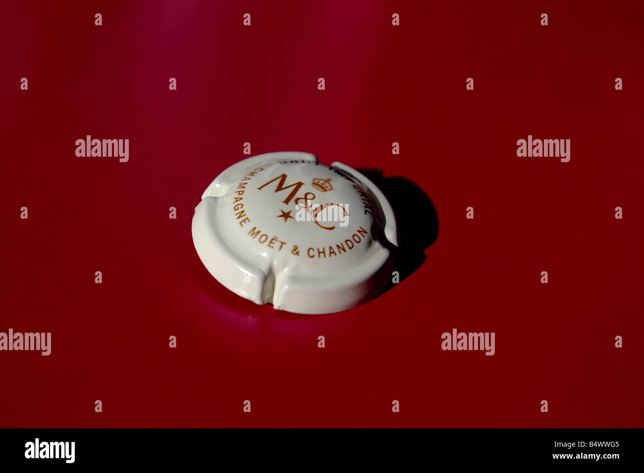 Moet and et Chandon Champagne crown cap top Stock Photo - Alamy