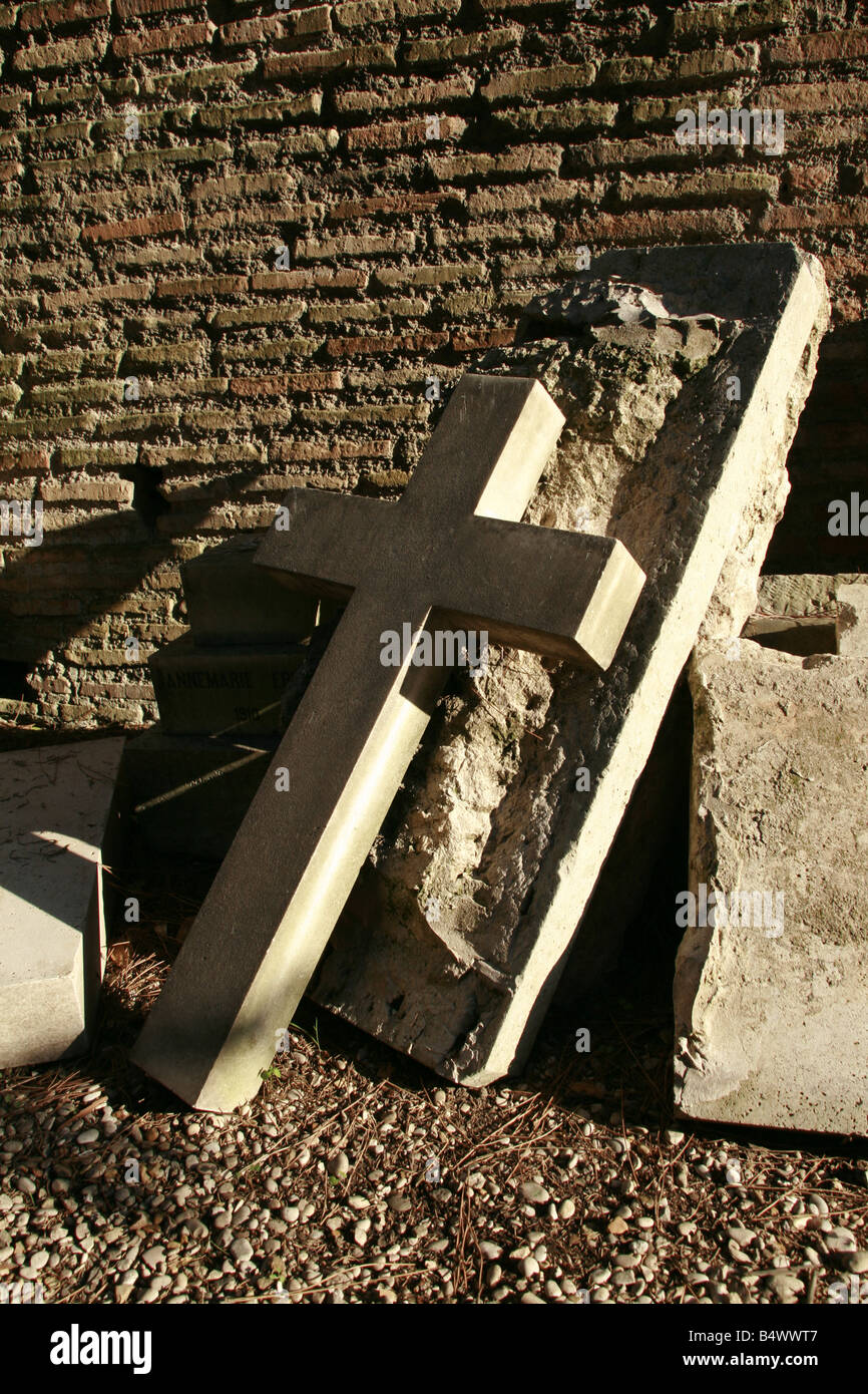 Protestant graveyard rome hi-res stock photography and images - Alamy