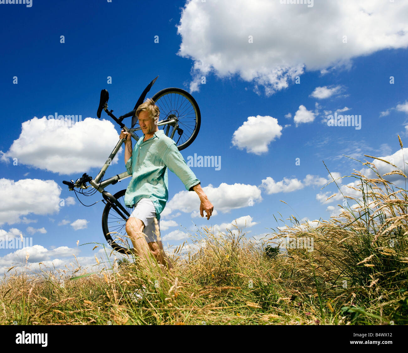 Man lifting mountain bike hi-res stock photography and images - Alamy