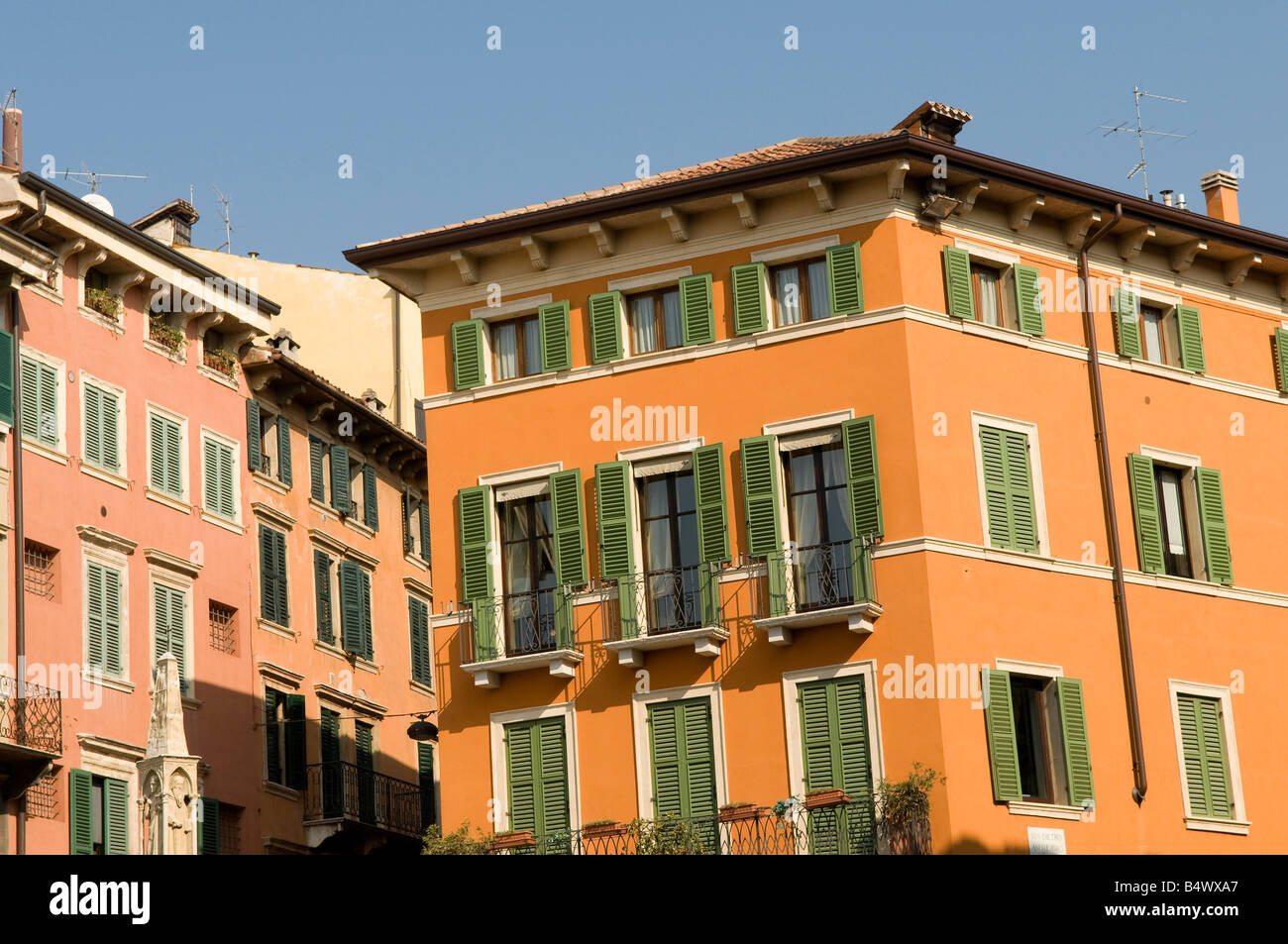colourful buildings, verona, italy Stock Photo - Alamy