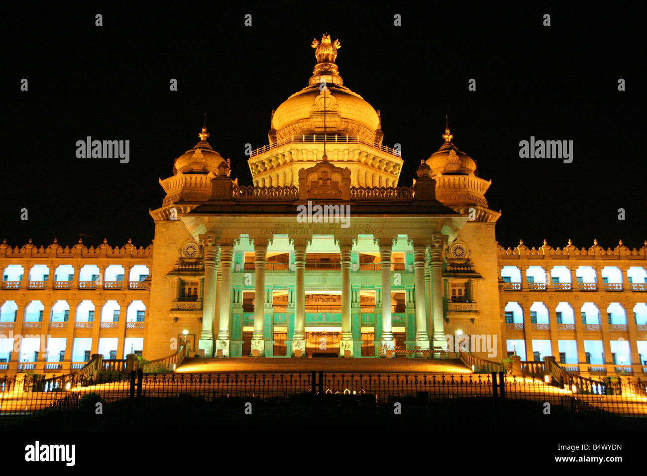 Vidhana soudha hi-res stock photography and images - Alamy