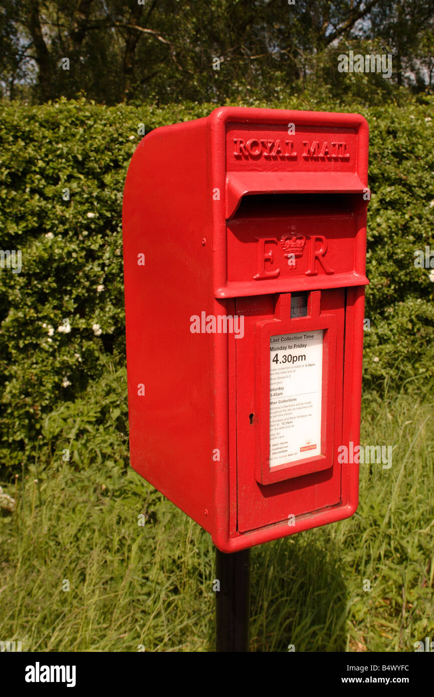 British letter box hi-res stock photography and images - Alamy