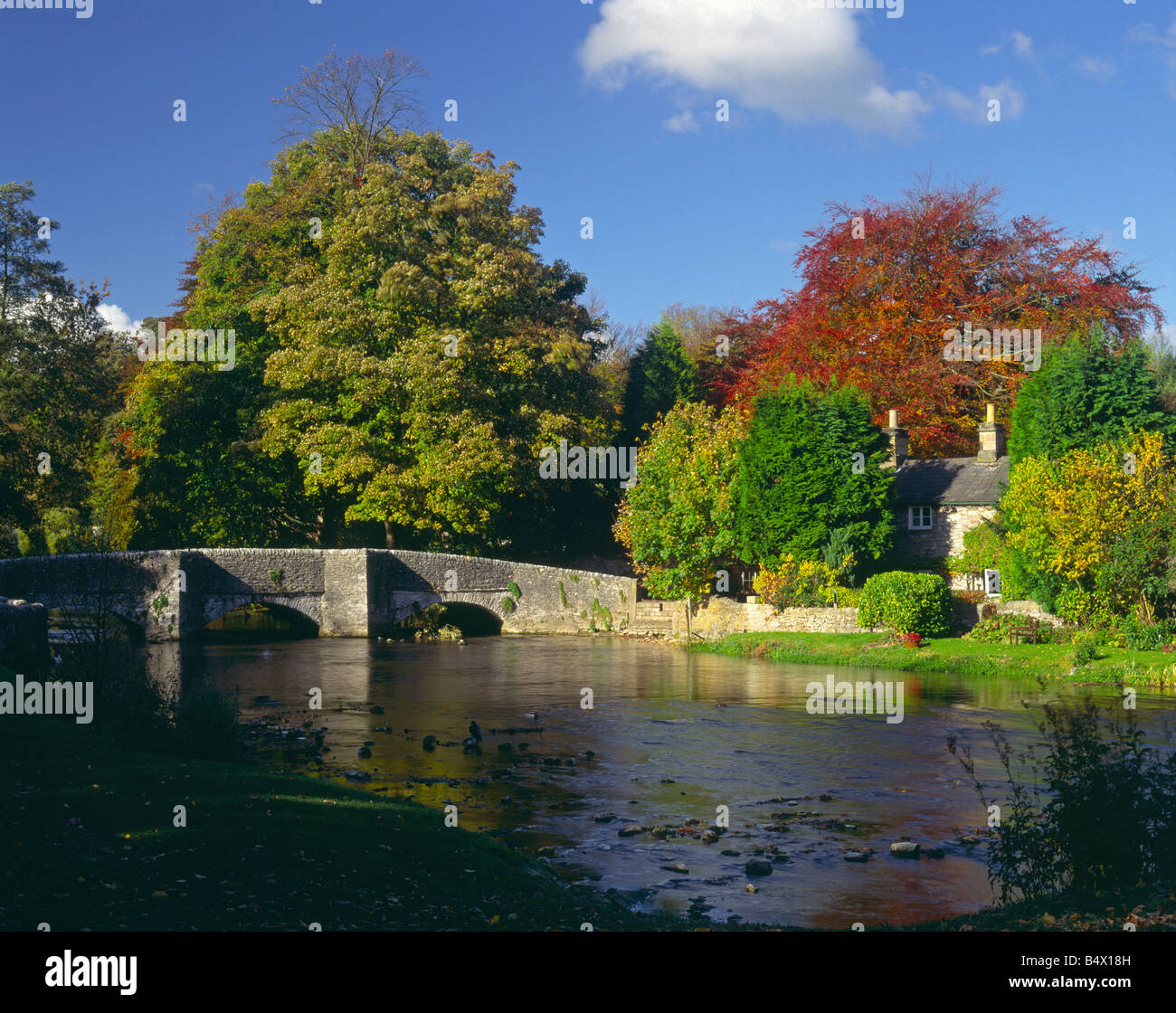 Sheepwash Bridge over the River Wye at Ashford in the Water, Peak ...