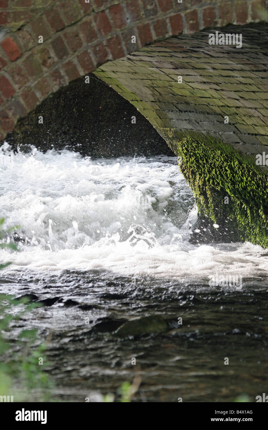 Water flowing under bridge hi-res stock photography and images - Alamy