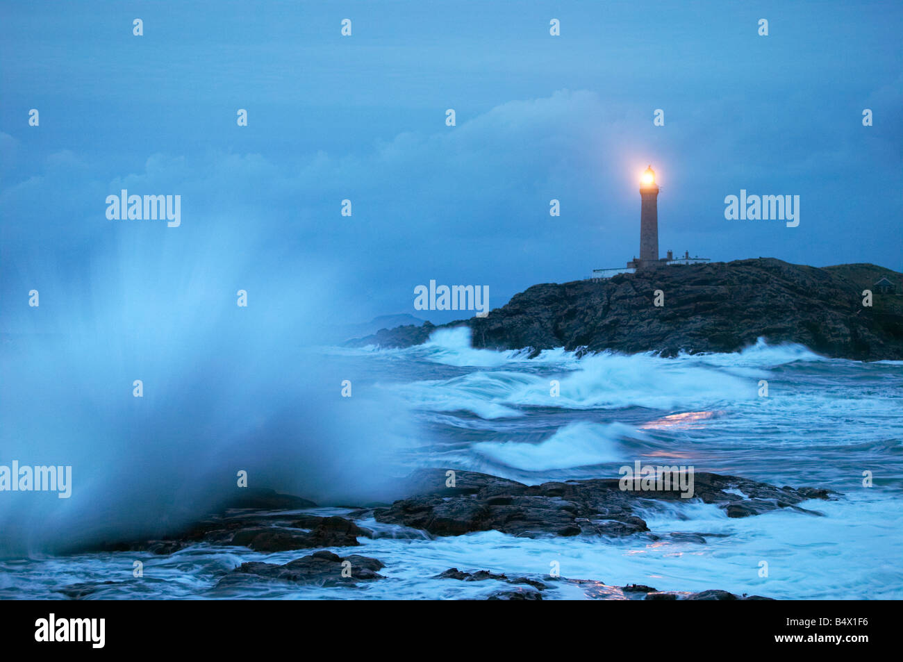 Lighthouse wave hi-res stock photography and images - Alamy