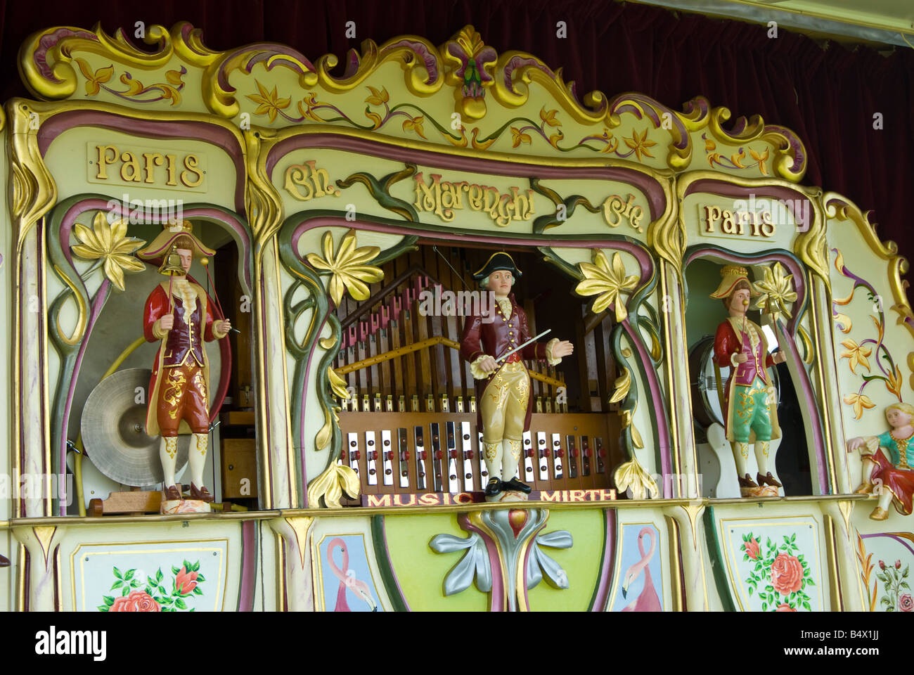 An 89 key Newton Marenghi fairground organ on display at Bloxham Steam ...