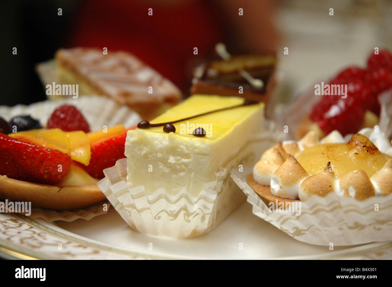 Posh cakes hi-res stock photography and images - Alamy