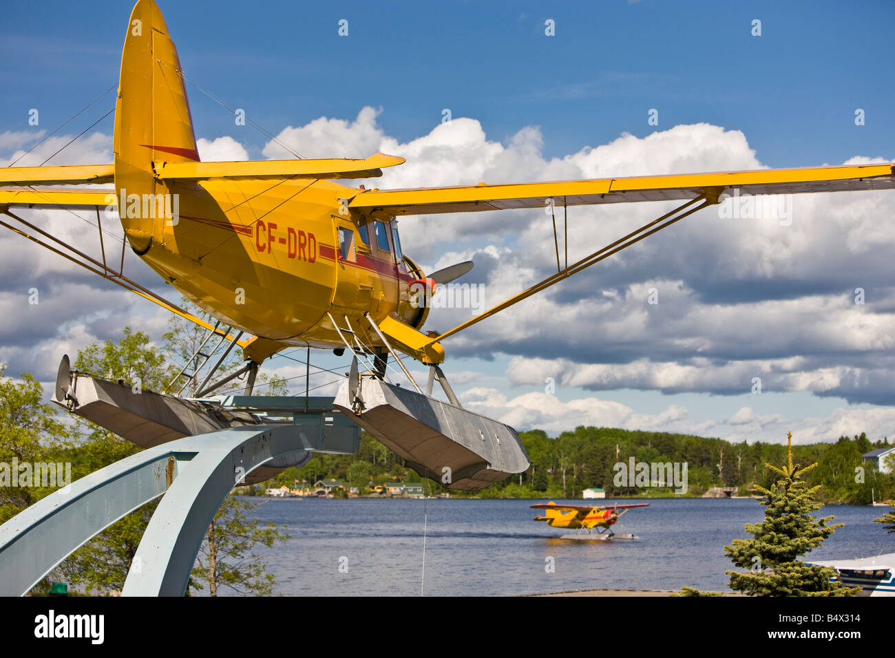 Aircraft aeroplane lake hi-res stock photography and images - Alamy