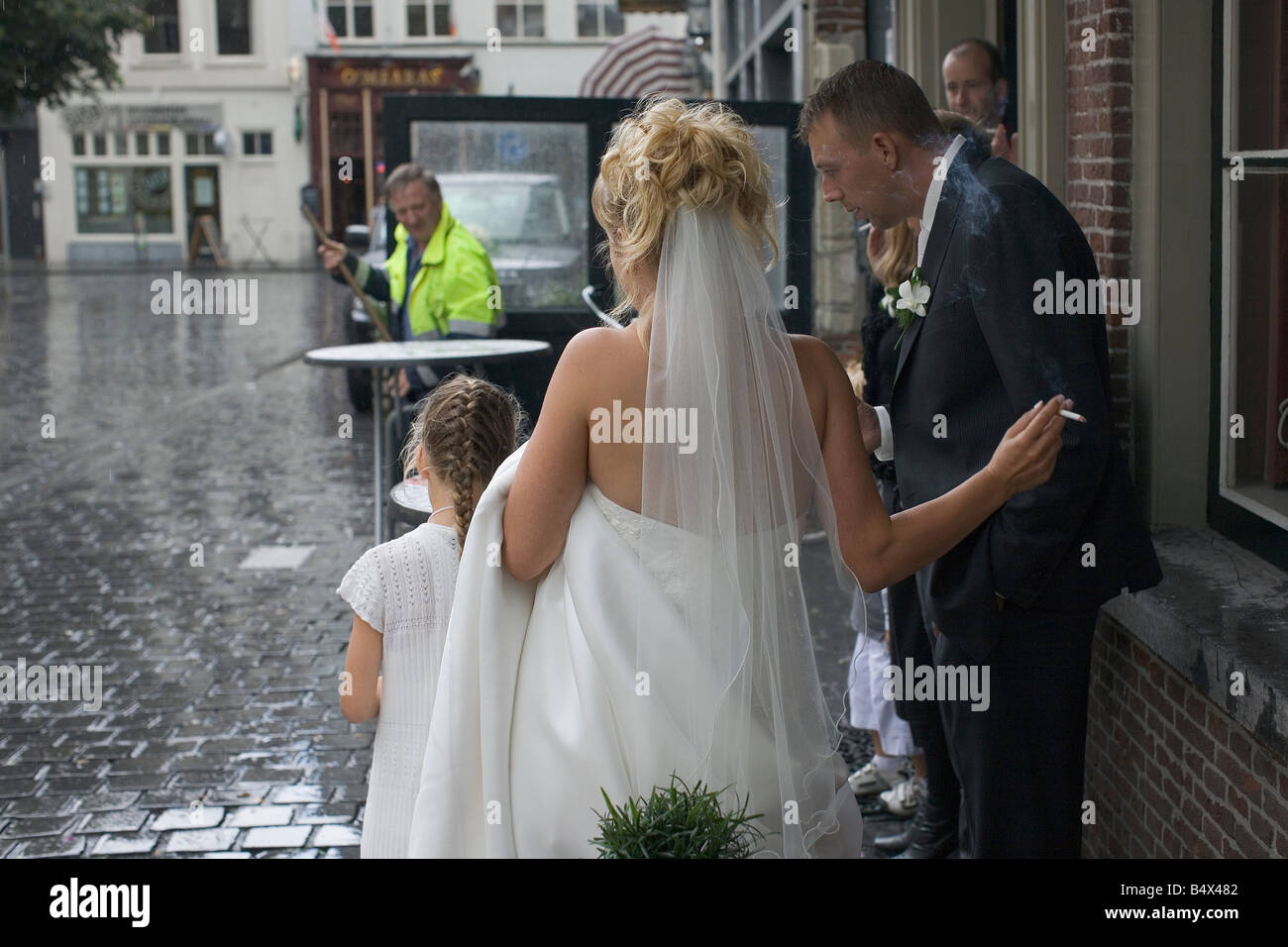 Girl Smoking At Wedding Bride Smoking Cigarette Wedding Hi Res Stock