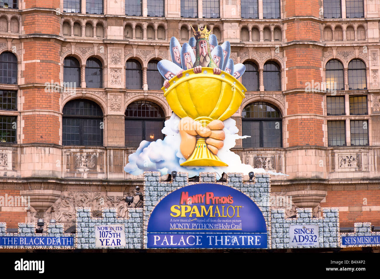 West end theatre show hi-res stock photography and images - Alamy