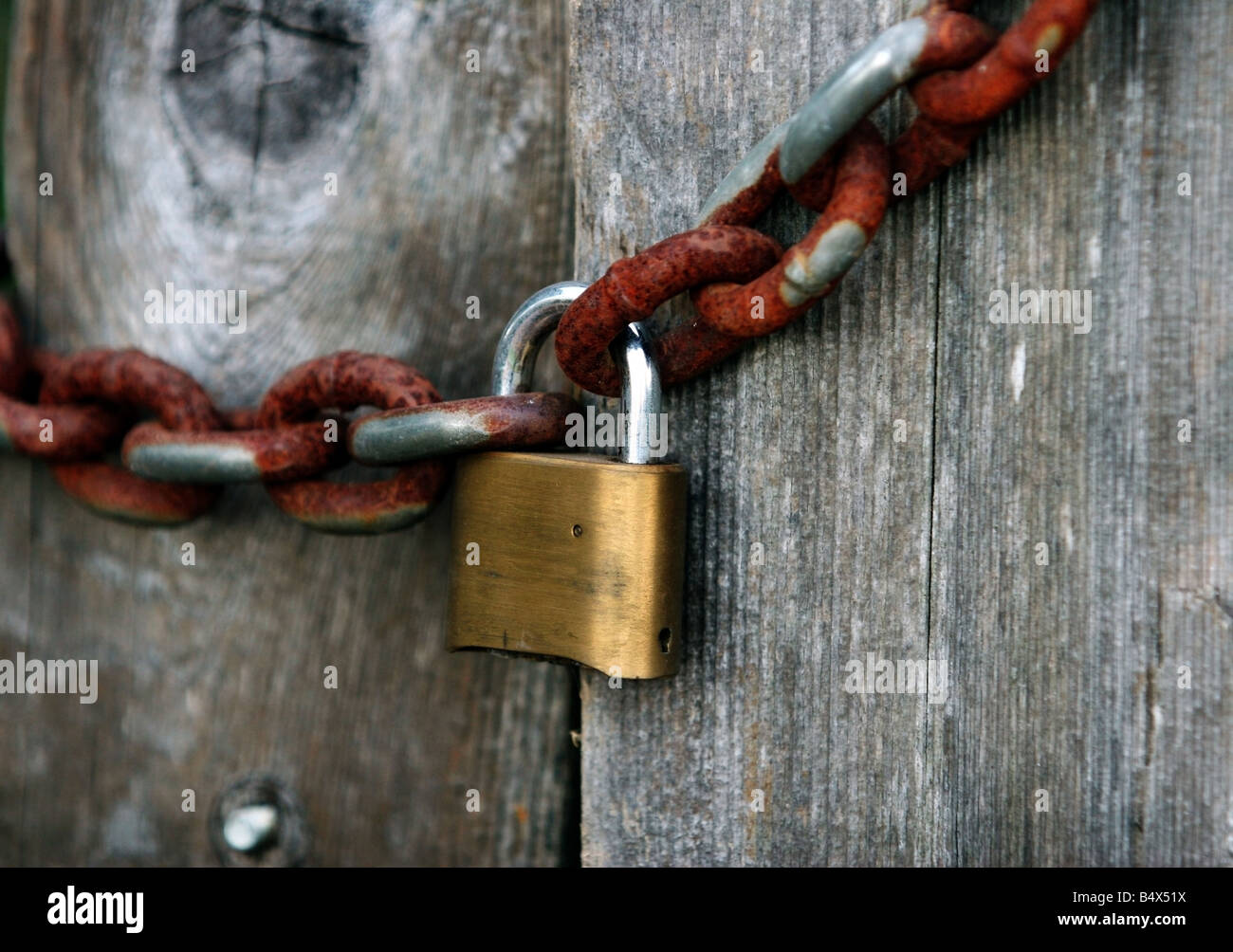 A lock and a rusty chain Stock Photo - Alamy