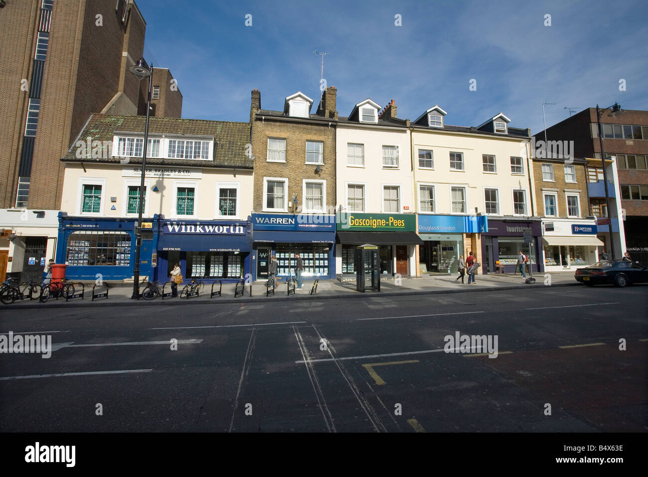 Putney high street hi-res stock photography and images - Alamy