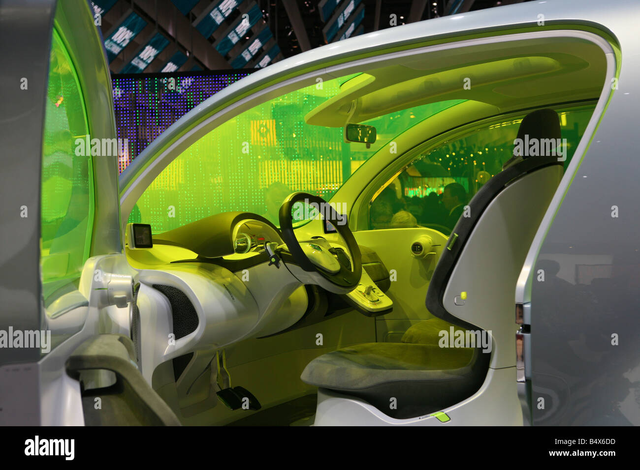 Renault Zero emmission concept vehicle salon d'automobiles Paris Stock ...