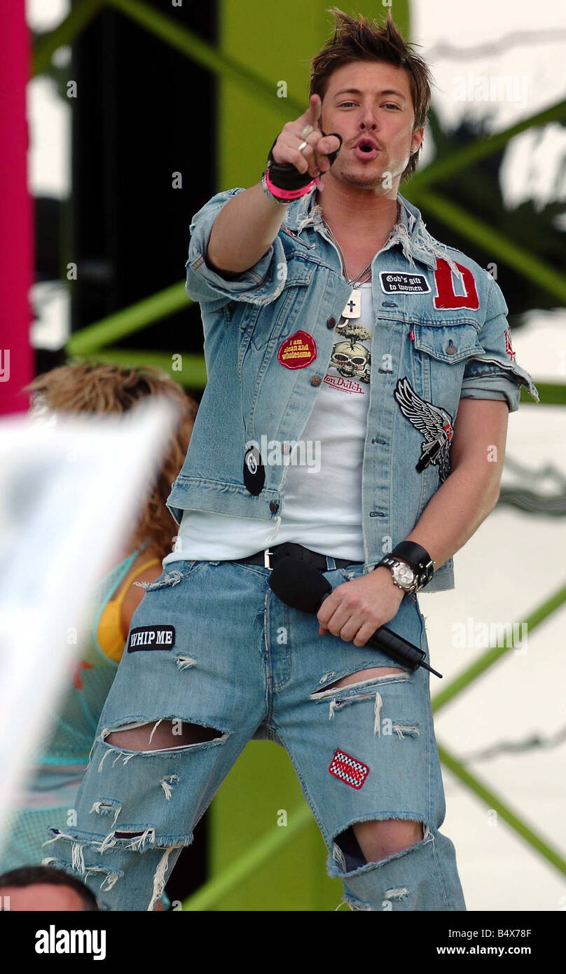 Channel 4 pop beach festival in Great Yarmouth June 2004 Duncan from ...