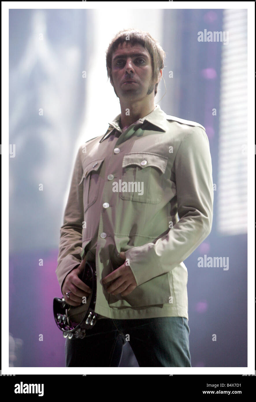 Liam Gallagher Oasis concert December 2005 Noise and Confusion Concert ...