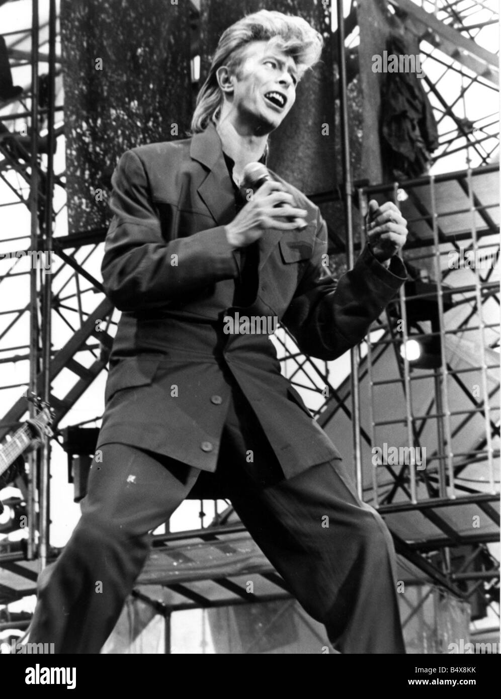 Dance in cardiff Black and White Stock Photos & Images - Alamy