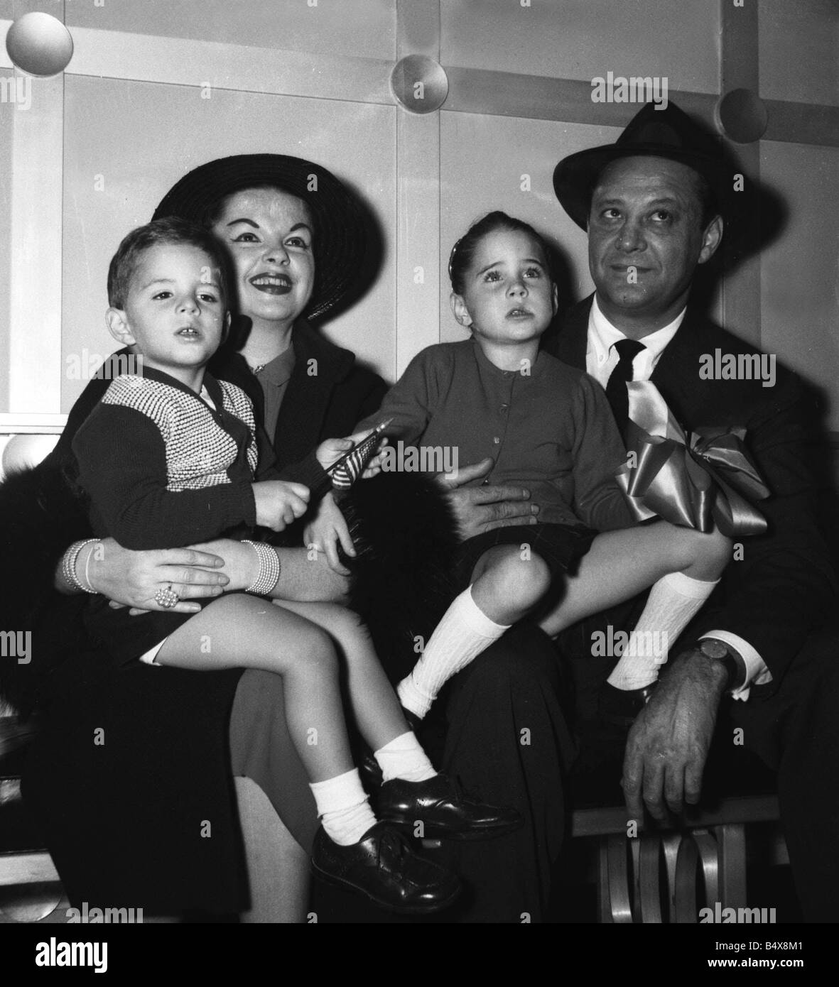 Judy garland husband luft savoy hi-res stock photography and images - Alamy