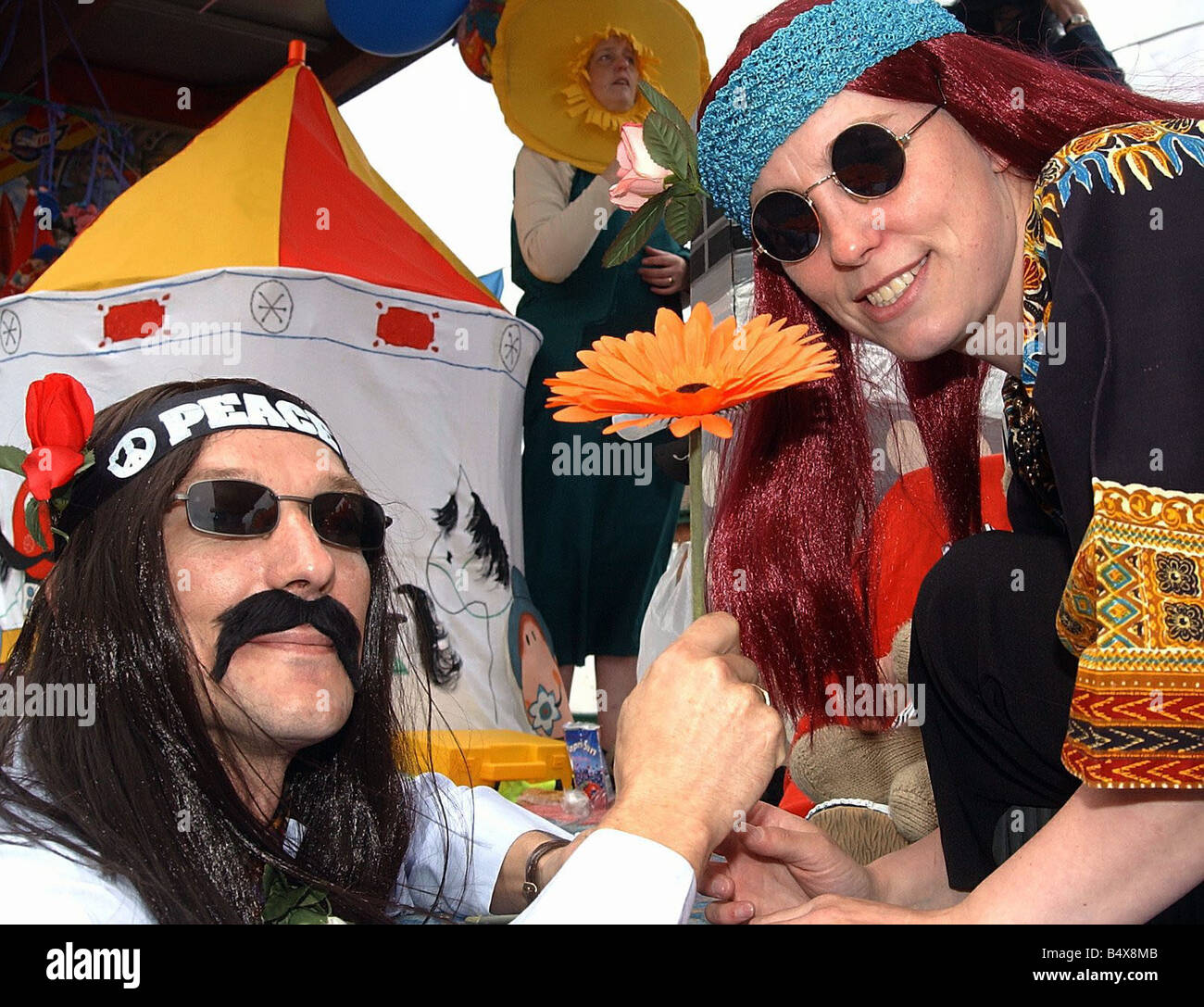Nuneaton carnival Hippies with flower power Gary Devine and Denise ...