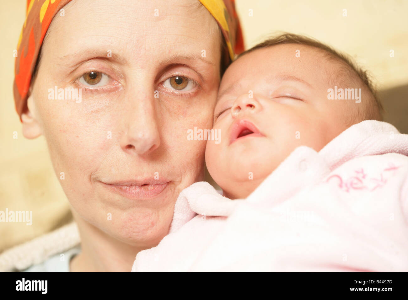 Sam Jackson pictured with her baby Zoe 3rd December 2006 Stock Photo ...