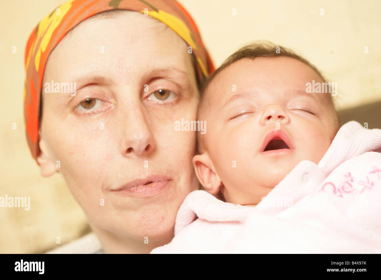 Sam Jackson pictured with her baby Zoe 3rd December 2006 Stock Photo ...