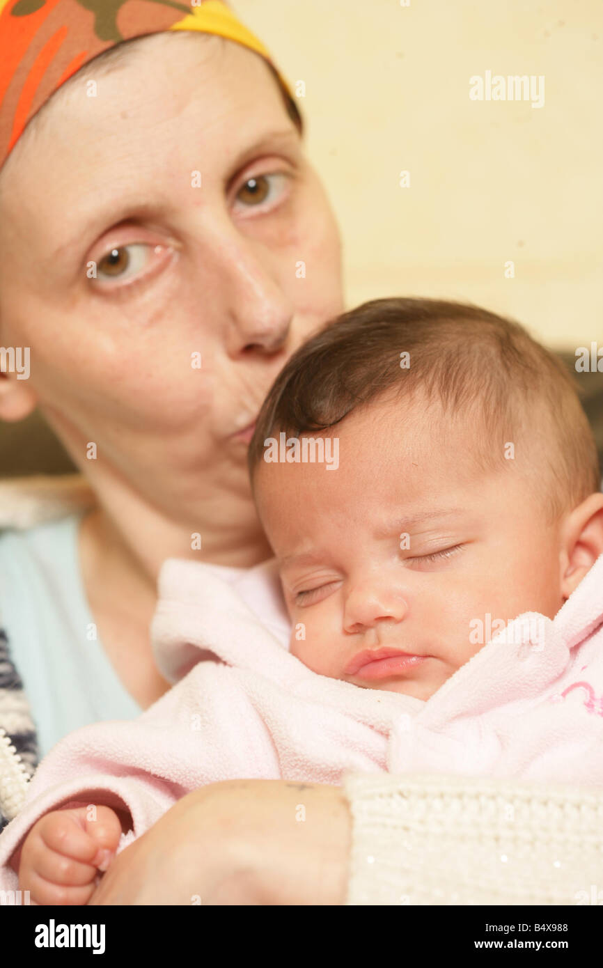 Sam Jackson pictured with her baby Zoe 3rd December 2006 Stock Photo ...