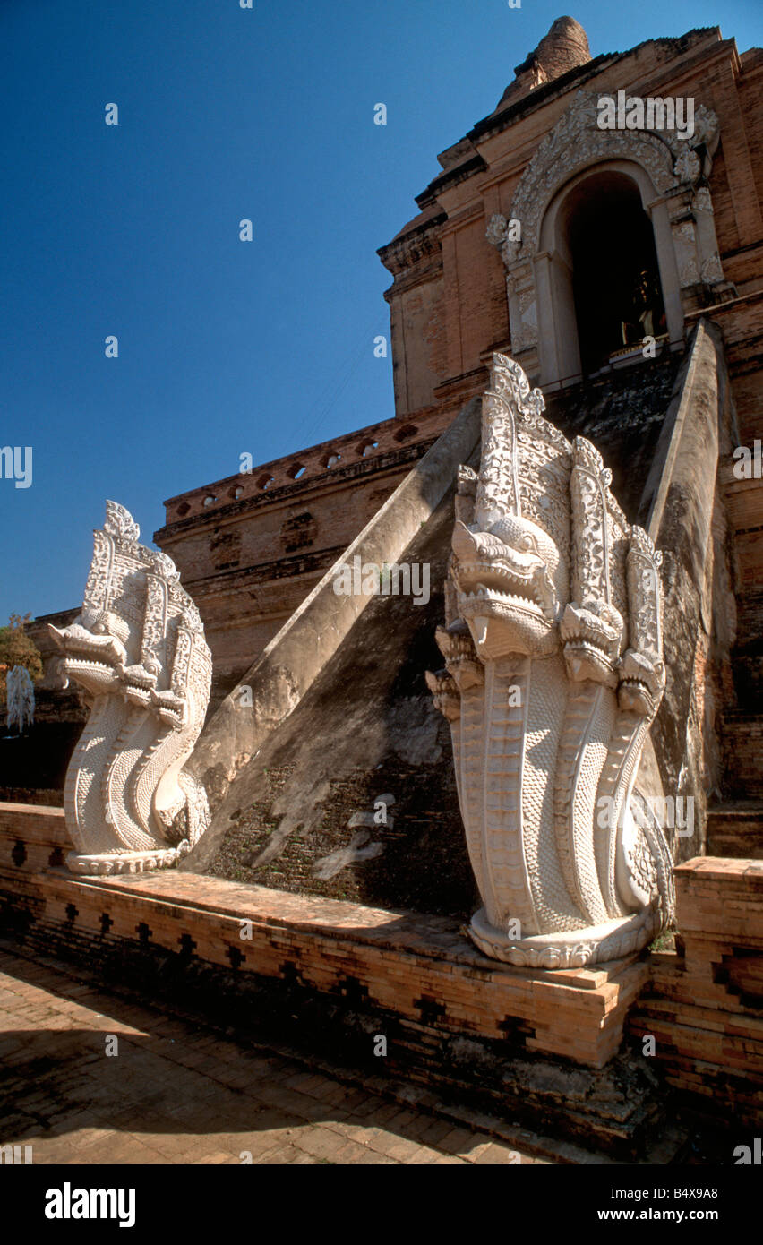 Dragon guard sculptures hi-res stock photography and images - Alamy
