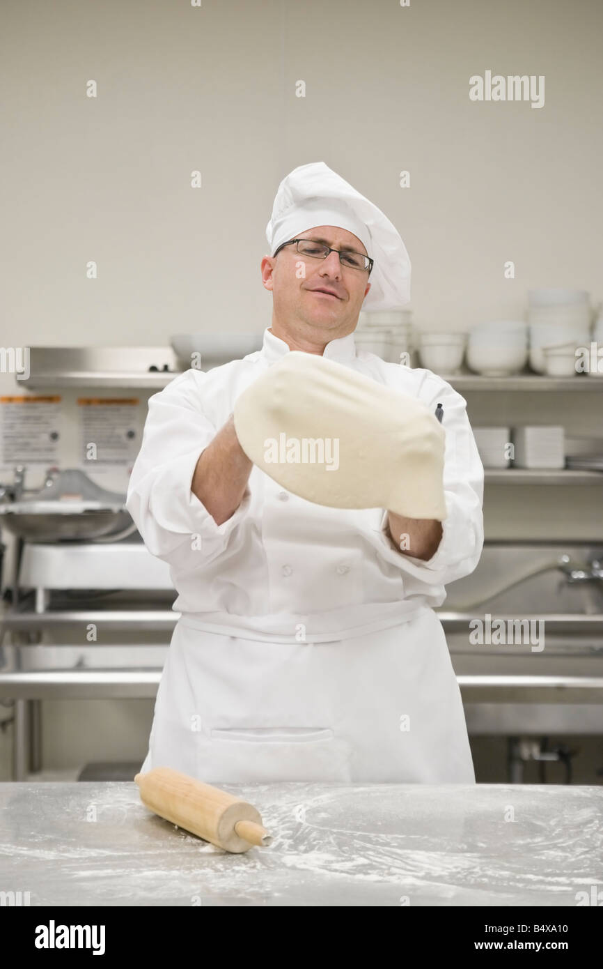 Chef stretching pizza dough Stock Photo - Alamy
