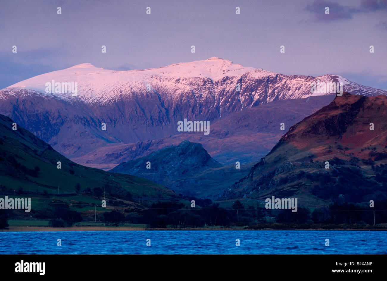 Snowdon from Llyn Nantle Snowdonia sunset North Wales Stock Photo - Alamy
