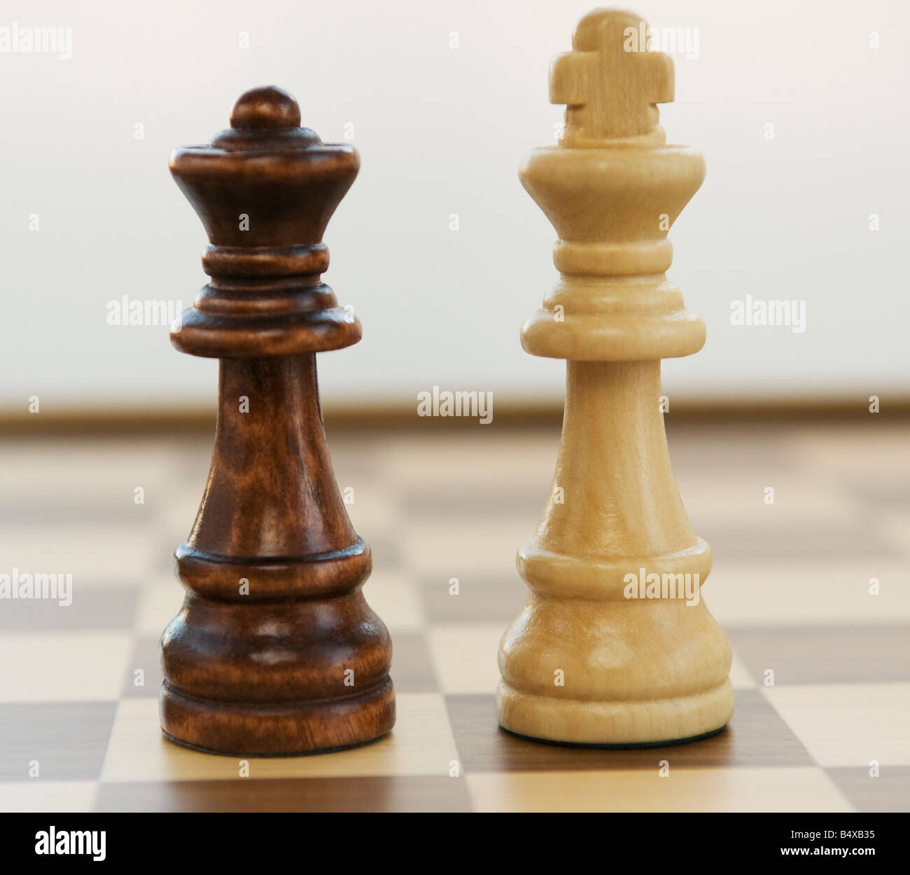 Opposing King And Queen Chess Pieces Stock Photo Alamy Opposing King And Queen Chess Pieces Stock Photo Alamy